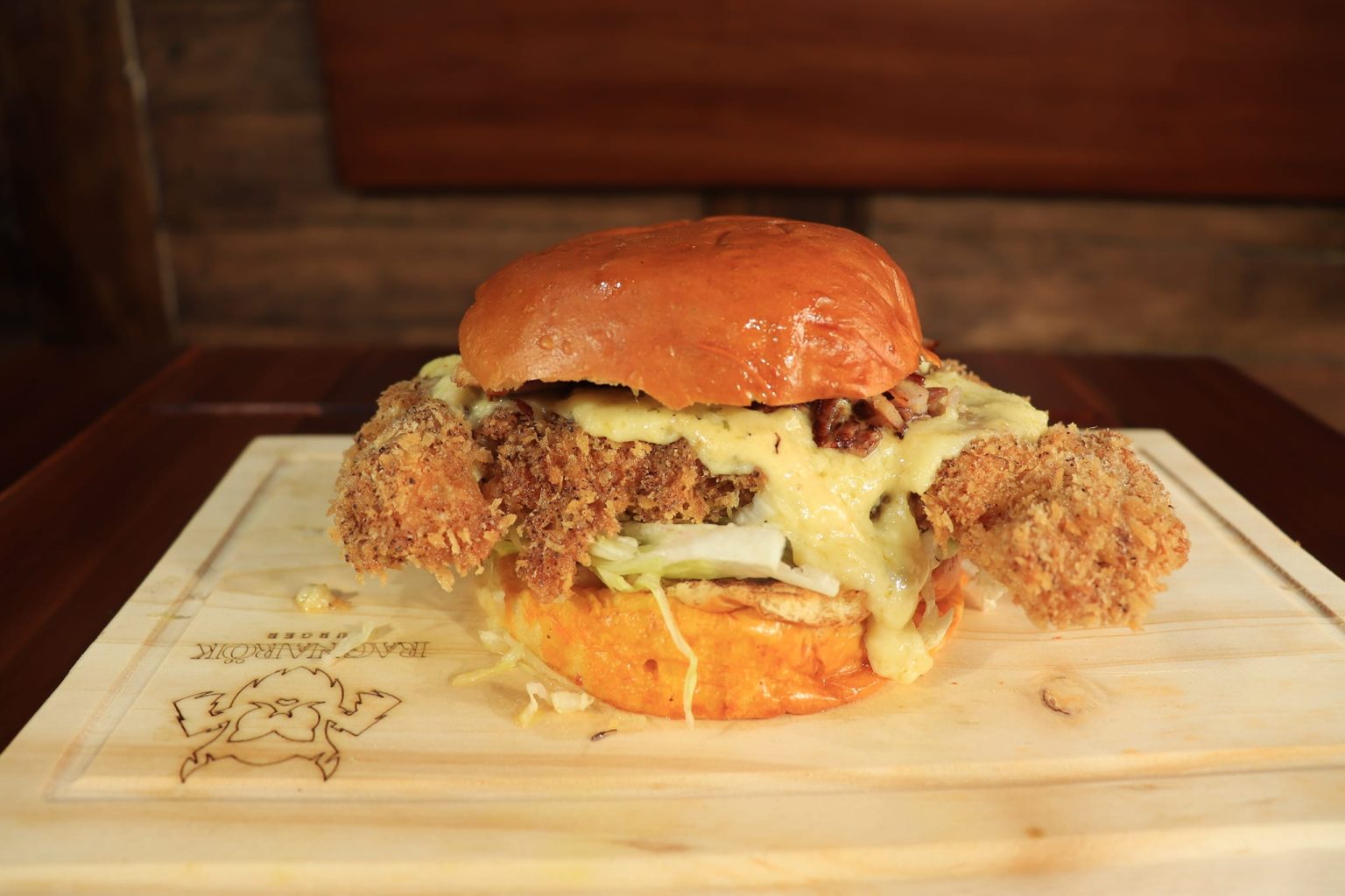 Ragnarok Burger – Visita el gran salón. Av.Isabel la Católica y ...